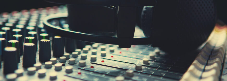 The 10 Best Headphones for Mixing and Mastering in 2024 - MusicVibe