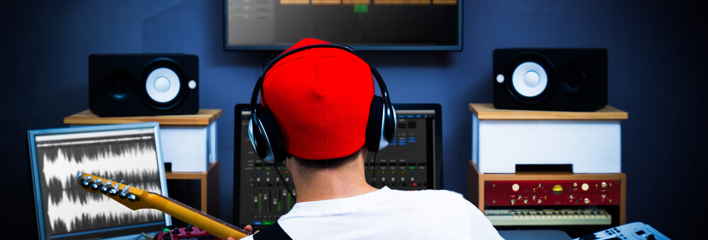 How to Set Up a Home Recording Studio - MusicVibe