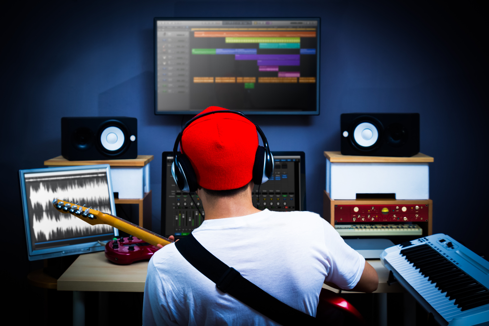 How to Set Up a Home Recording Studio - MusicVibe